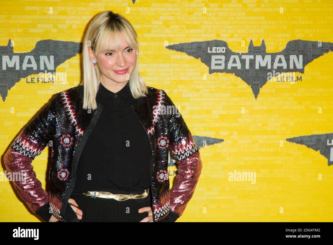 Natoo Youtubeuse lors de l'avant-premiere du film 'Lego Batman' au ...