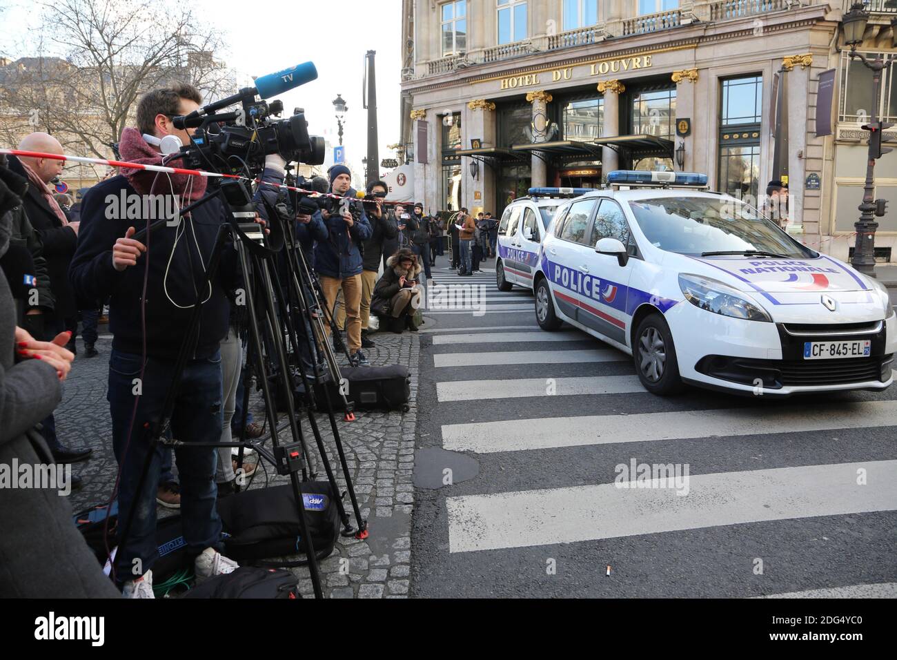 Policemen patrol near the Louvre museum on February 3, 2017 in Paris ...