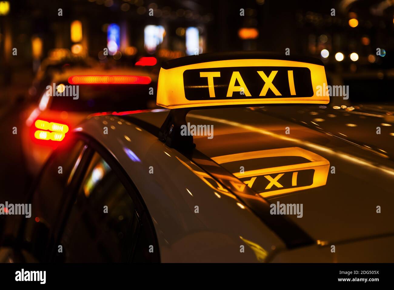 Illuminated taxi sign on a taxi roof at night Stock Photo - Alamy