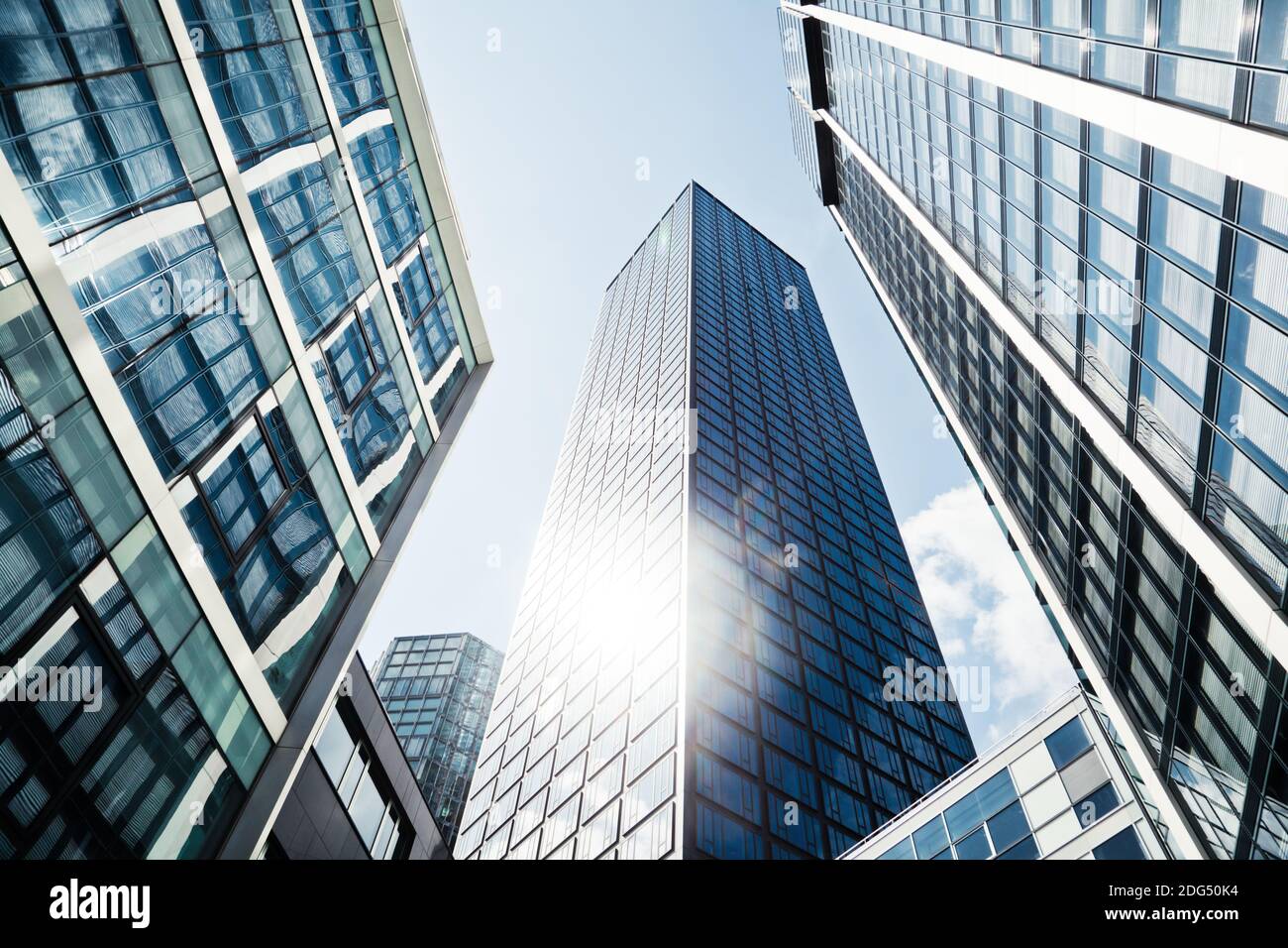 Modern office exterior low rise hi-res stock photography and images - Alamy