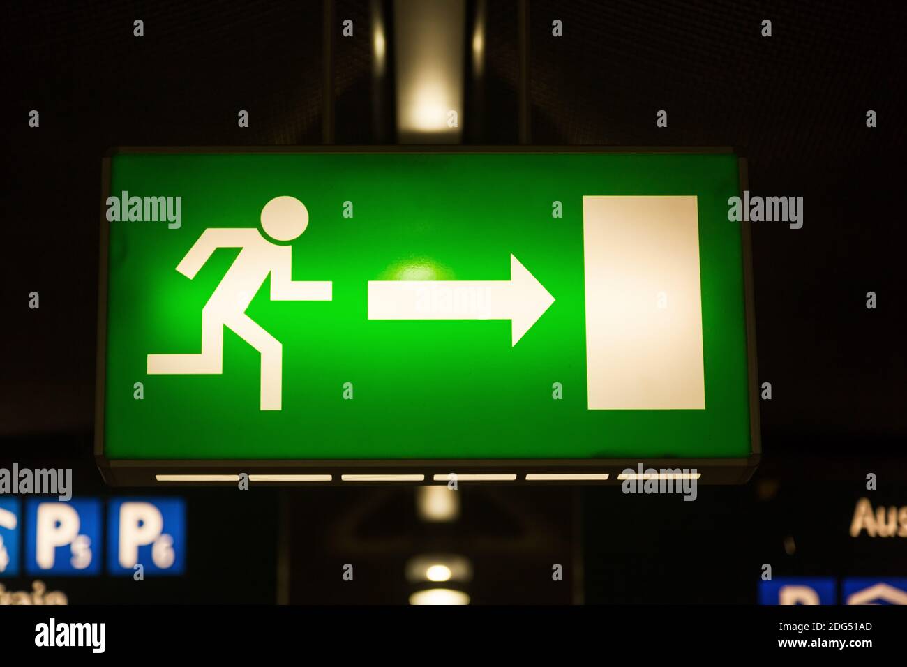 Emergency exit pictogram exit sign hi-res stock photography and images ...