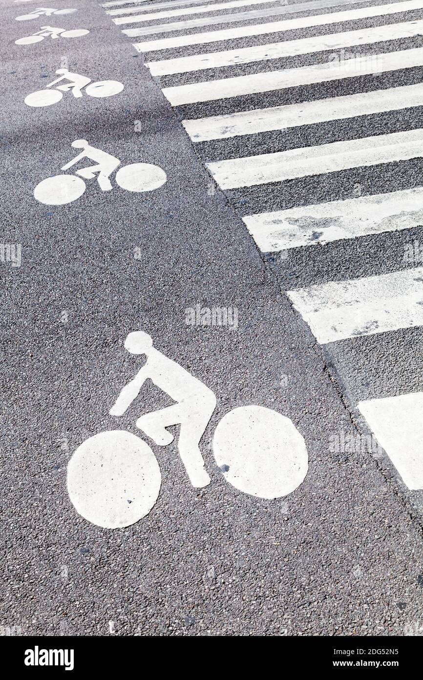 Pedestrian and cyclist traffic signs hi-res stock photography and ...