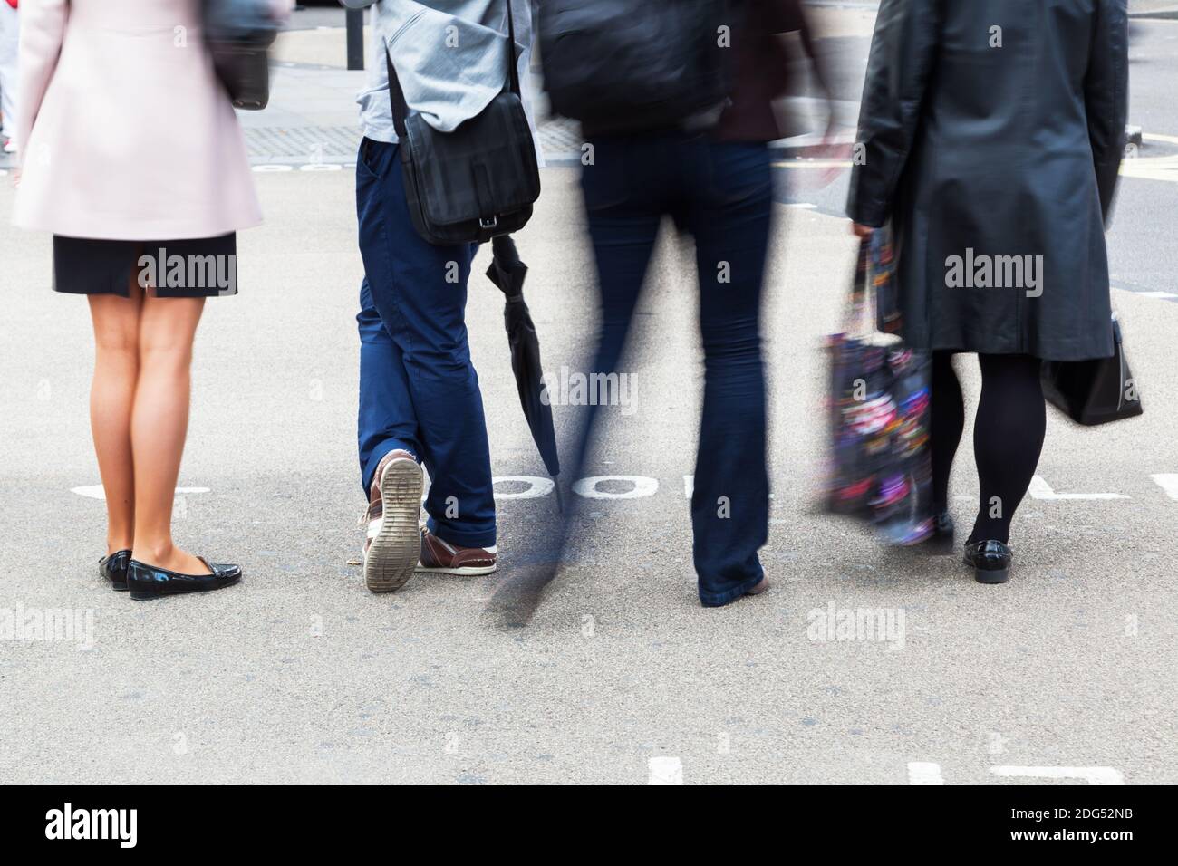 Crowd people standing waiting crosswalk hi-res stock photography and ...