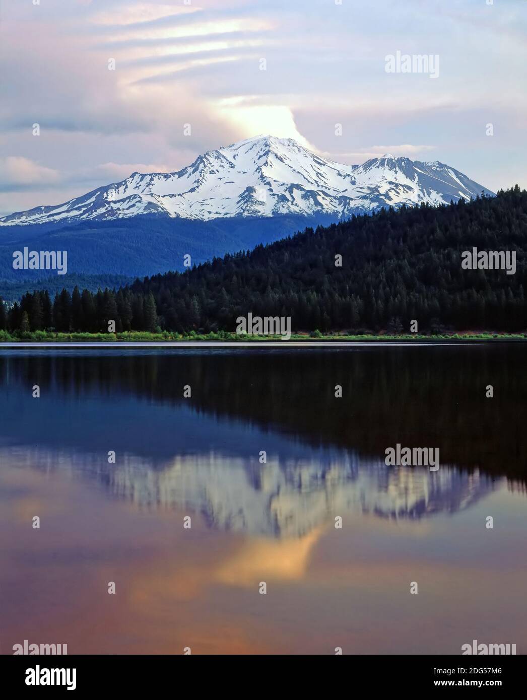 Sunset mt shasta siskiyou hi-res stock photography and images - Alamy