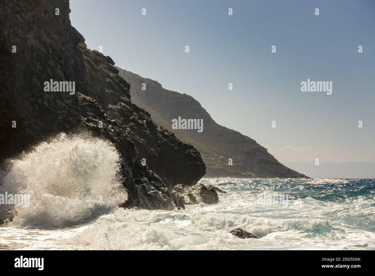 Cliff waves hi-res stock photography and images - Alamy