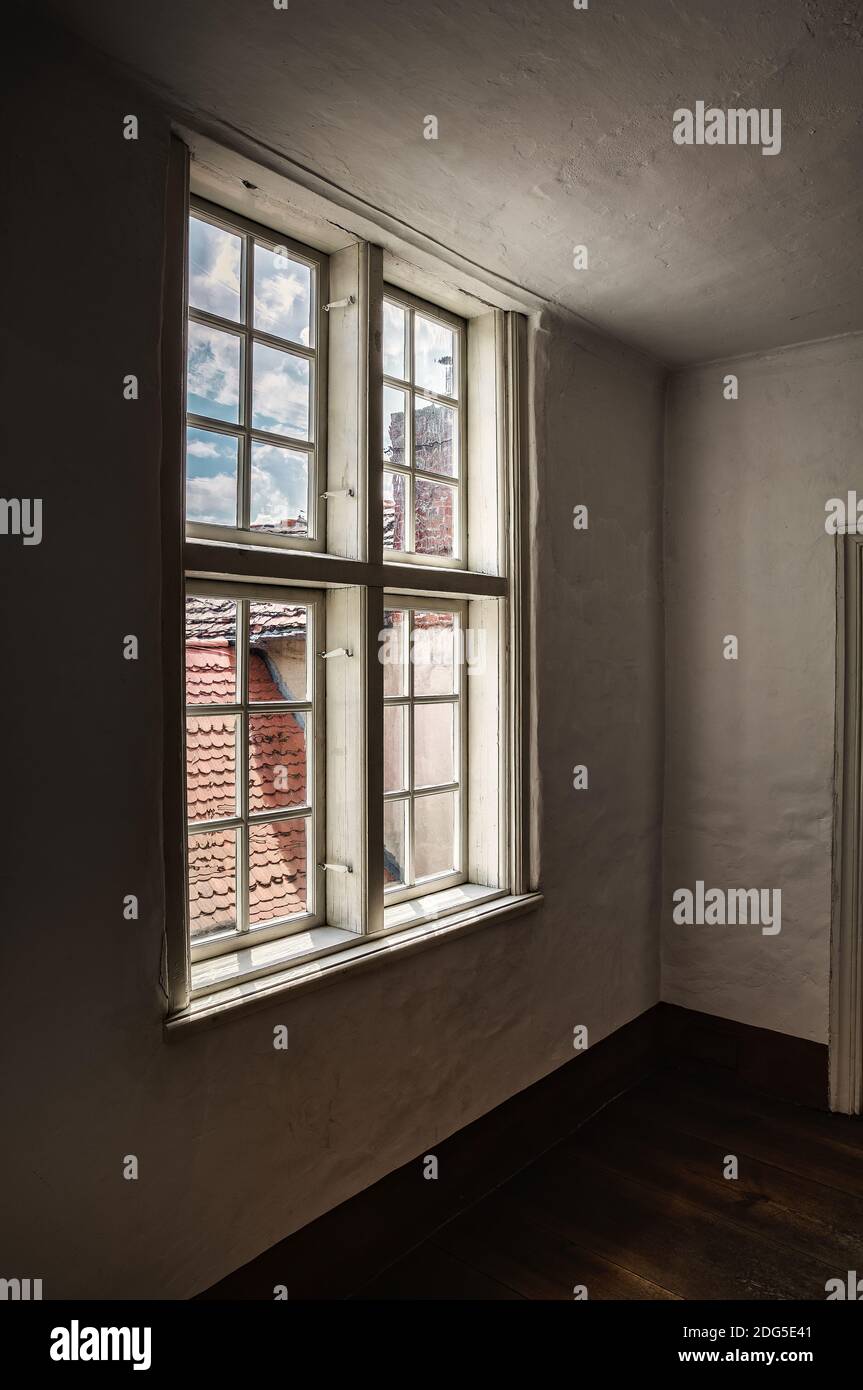 Muntin hi-res stock photography and images - Alamy