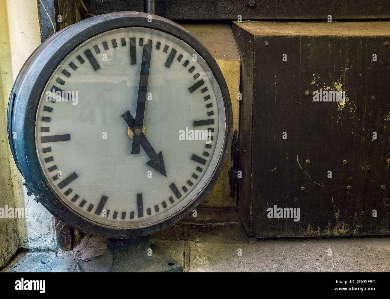 Factory Time Clock High Resolution Stock Photography and Images - Alamy