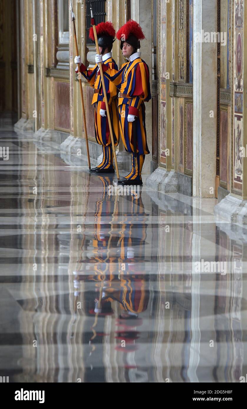 Military factions hi-res stock photography and images - Alamy