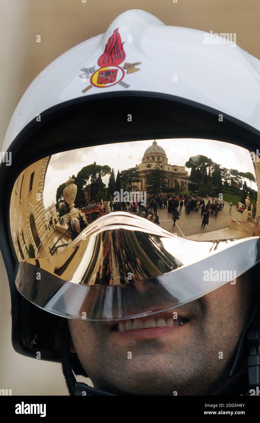 Worlds largest churches hi-res stock photography and images - Alamy