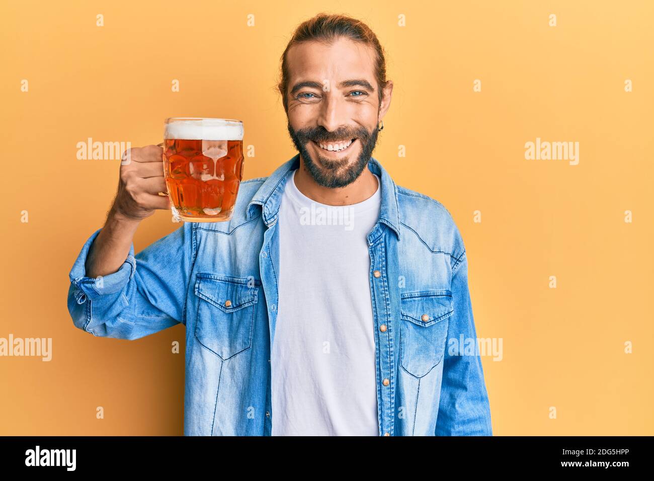Grinning with a pint hi-res stock photography and images - Alamy