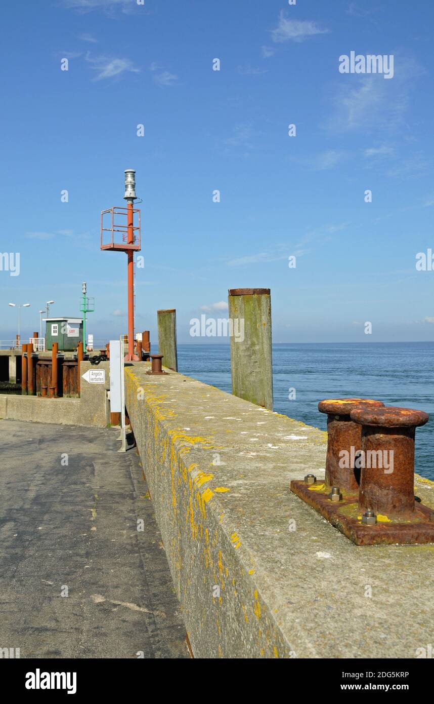 Quay wall hi-res stock photography and images - Alamy