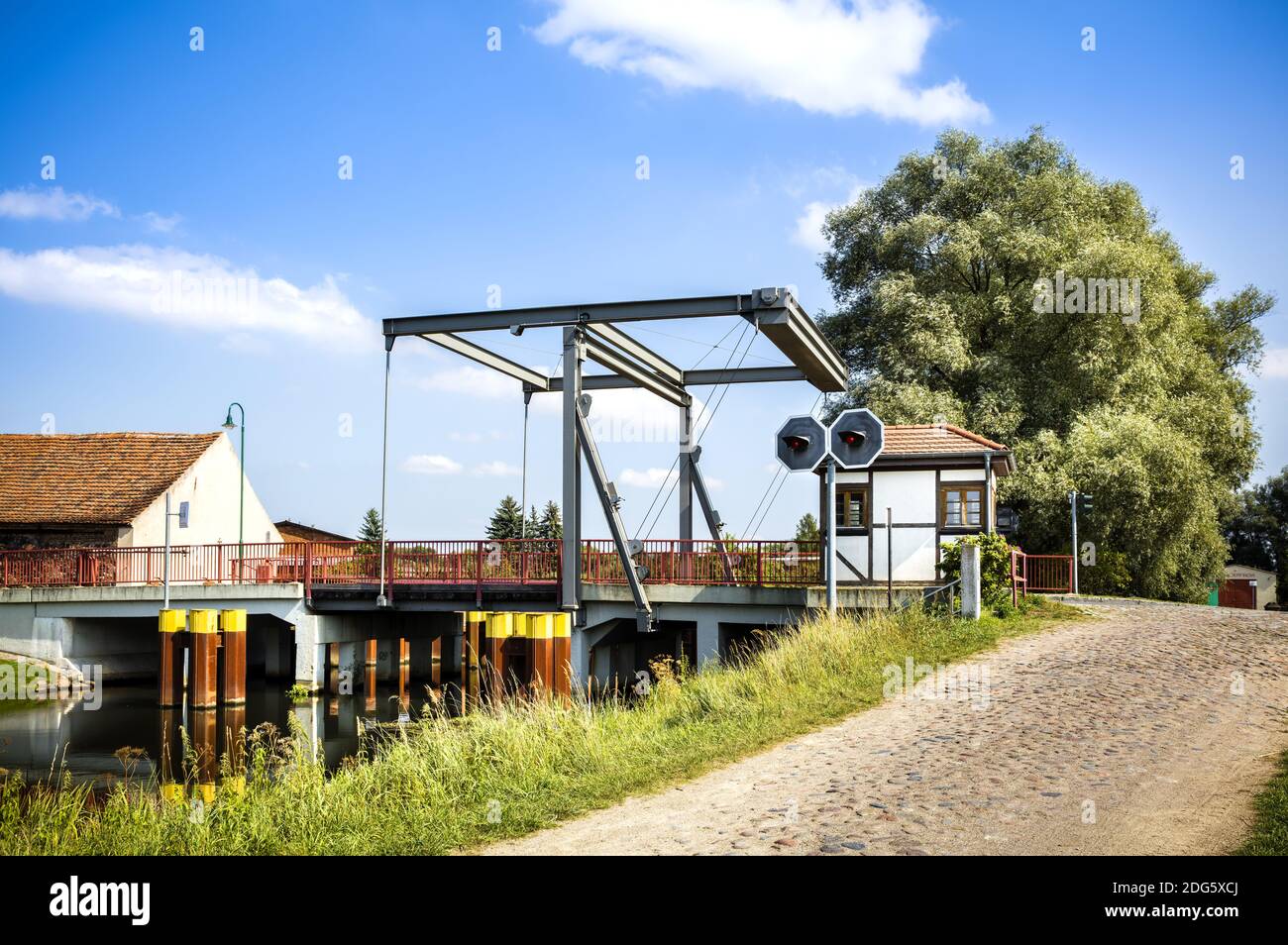 Drawbridge signal hi-res stock photography and images - Alamy