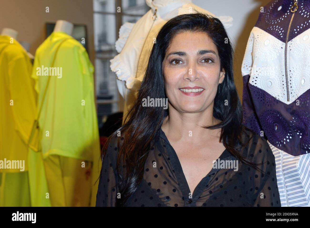 Fatima Adoum assiste au lancement et signatures du numero anniversaire ...