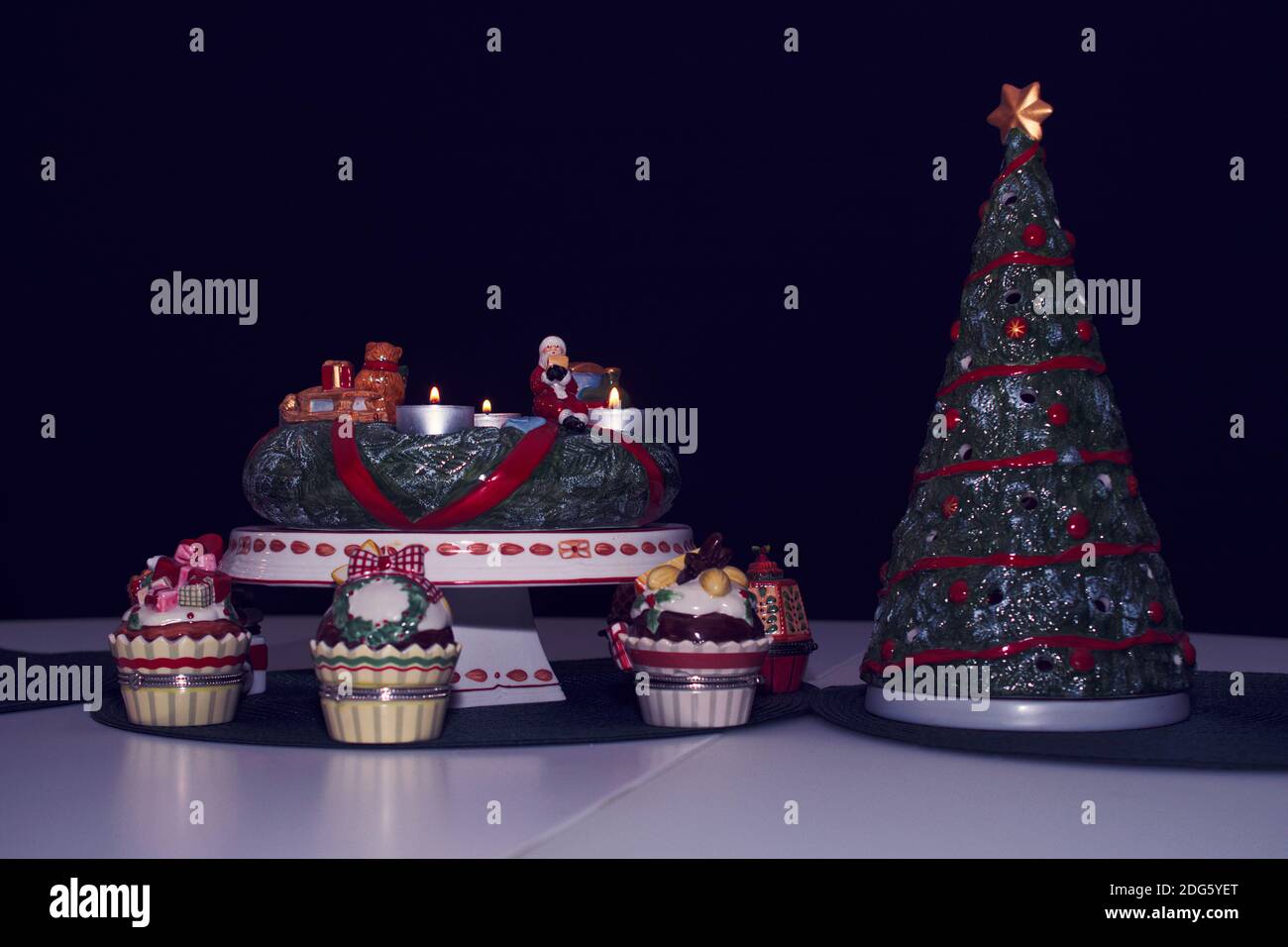 Christmas tree and Advent wreath with candles Stock Photo - Alamy