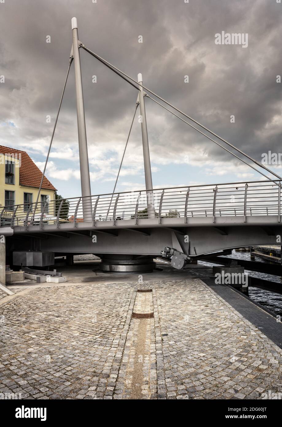 Swivel bridge hi-res stock photography and images - Alamy