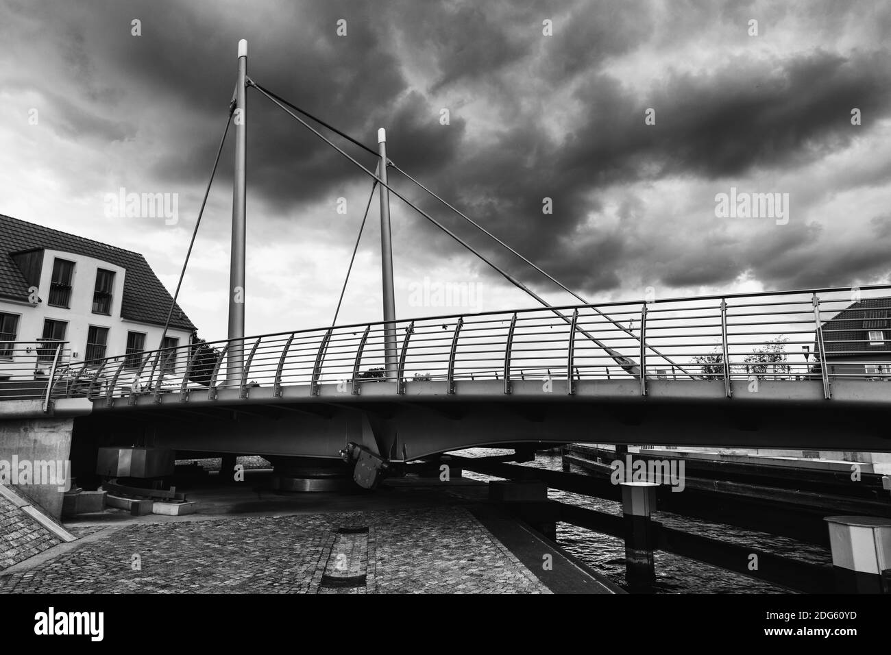 Swivel bridge hi-res stock photography and images - Alamy