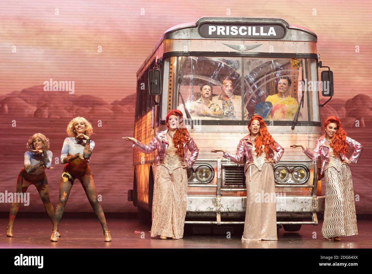 Filage de Priscilla Folle du Desert, La Comedie Musicale issue du film ...
