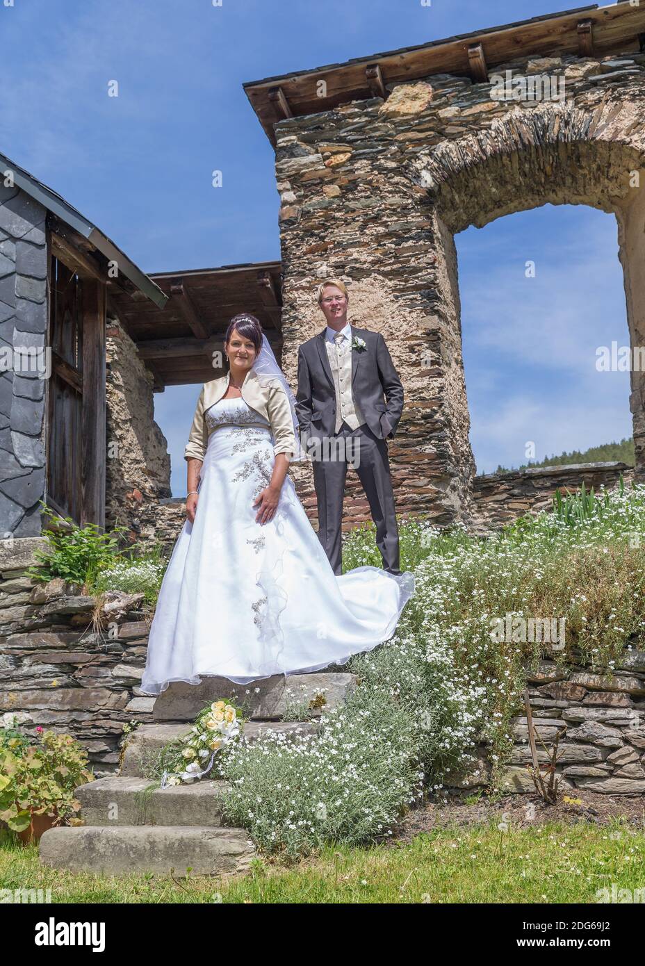 Wedding couples hi-res stock photography and images - Alamy