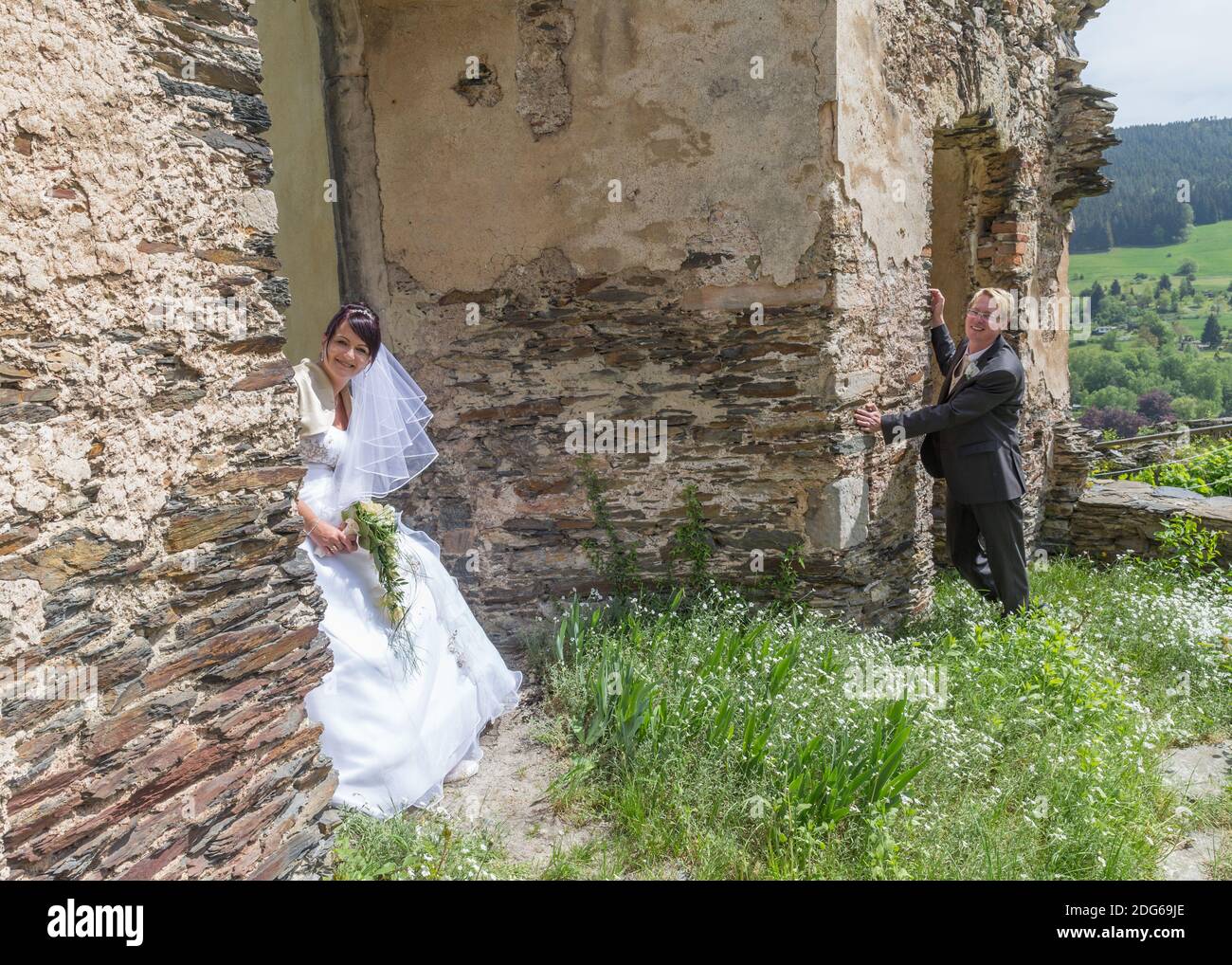 Wedding couples hi-res stock photography and images - Alamy