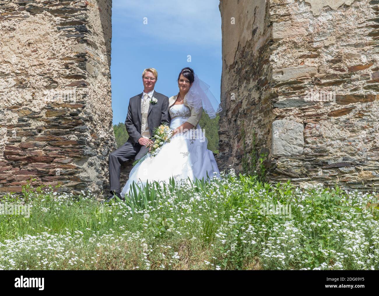 Wedding couples hi-res stock photography and images - Alamy