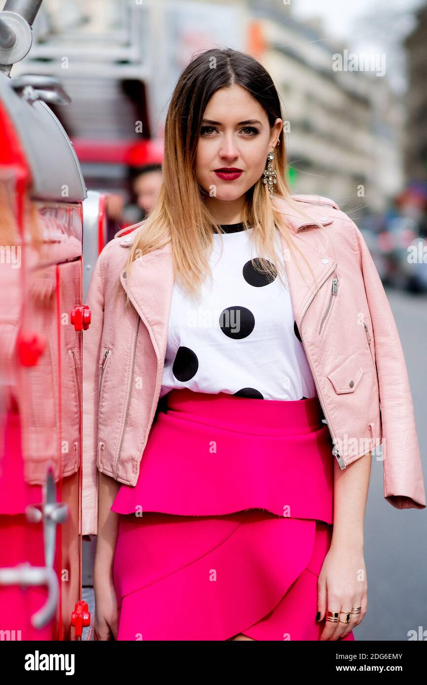 Street style, blogger Amy Toks arriving at Issey Miyake Fall-Winter ...