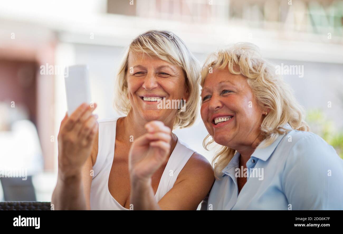 Modern selfie hi-res stock photography and images - Alamy