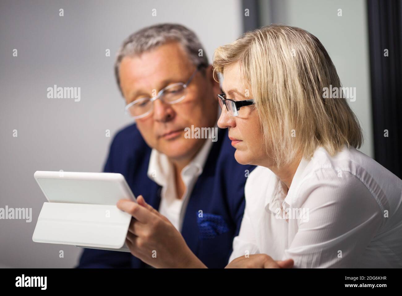 Business people working together tablet hi-res stock photography and ...