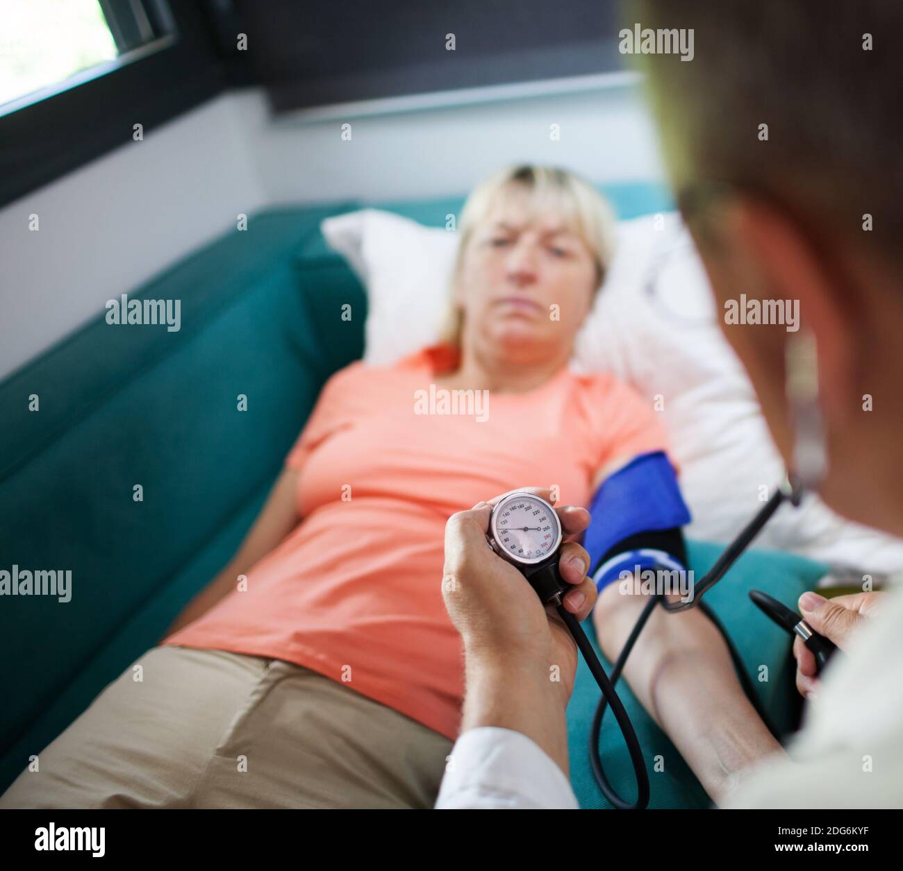 Pressure checking hi-res stock photography and images - Alamy