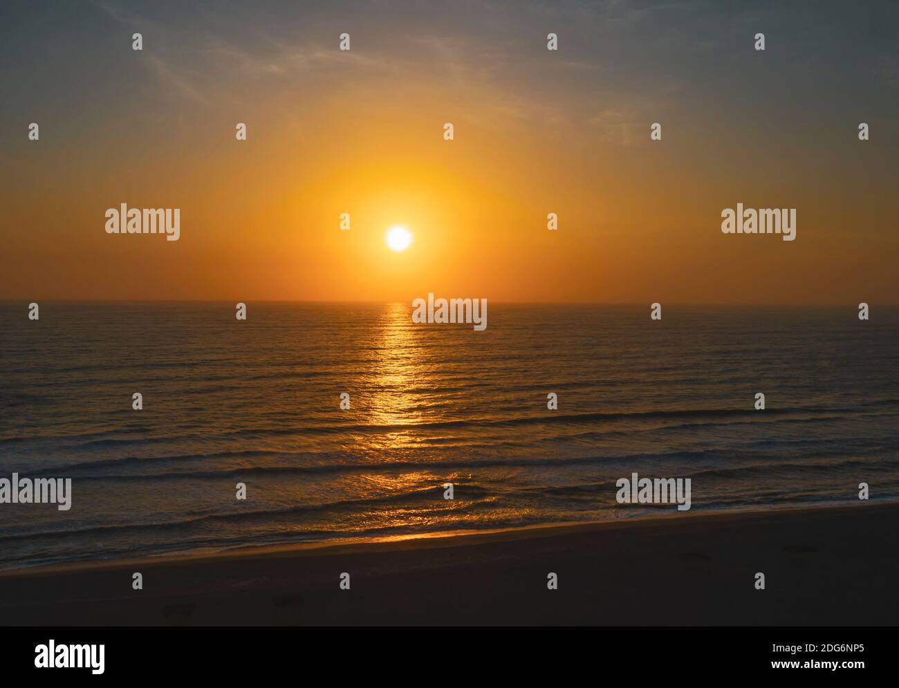 Sunset water horizon landscape. Sunset water scene. Beach sunset ...