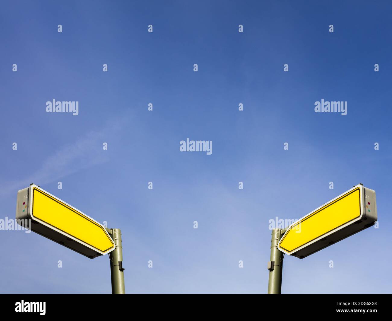 Mast in blue sky hi-res stock photography and images - Alamy