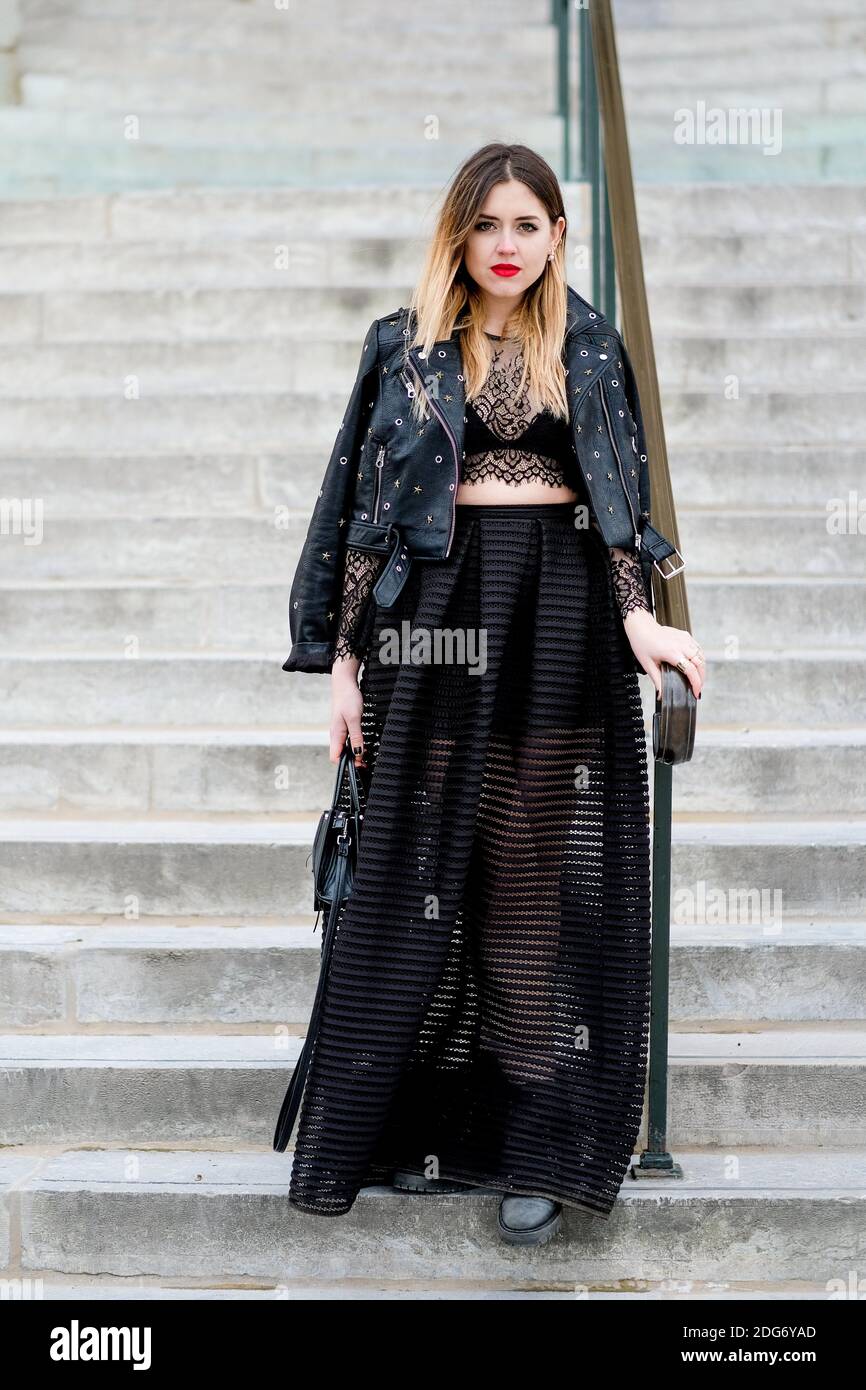 Jupe longue noire hi-res stock photography and images - Alamy