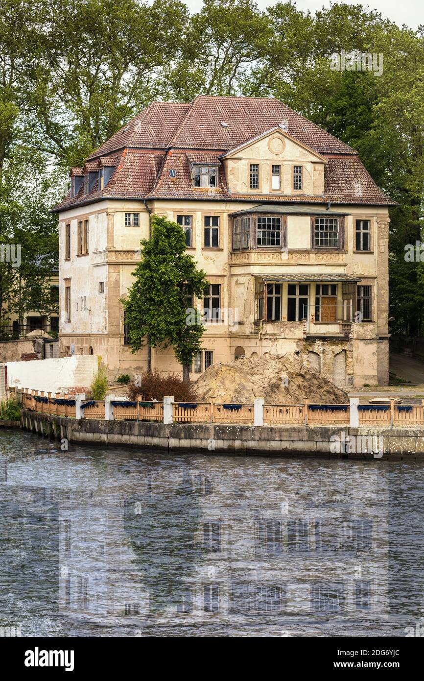 Old villa on the waterfront Stock Photo - Alamy