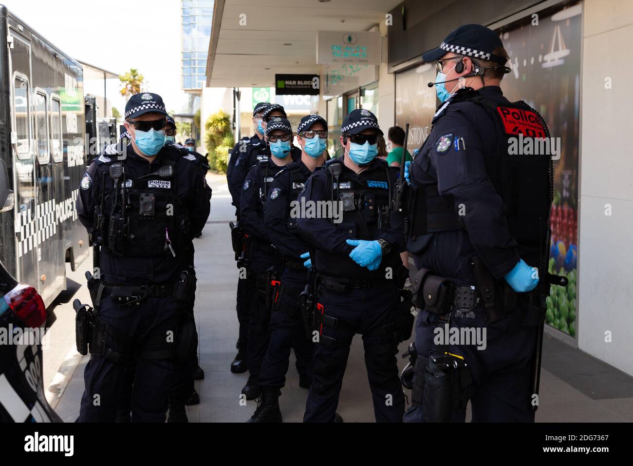 Melbourne, victoria covid supermarket hi-res stock photography and ...