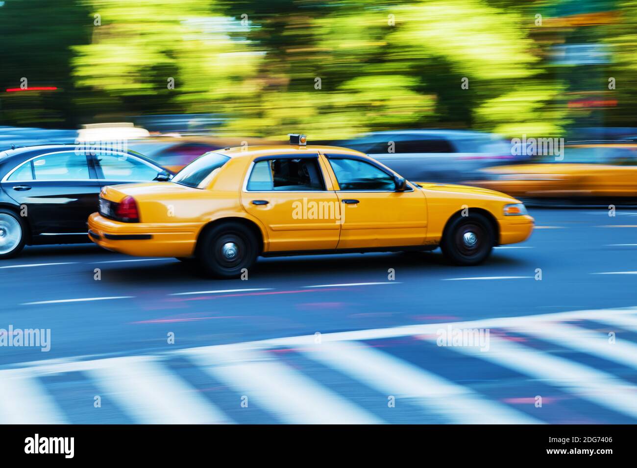 Traditional yellow nyc taxi cab hi-res stock photography and images - Alamy