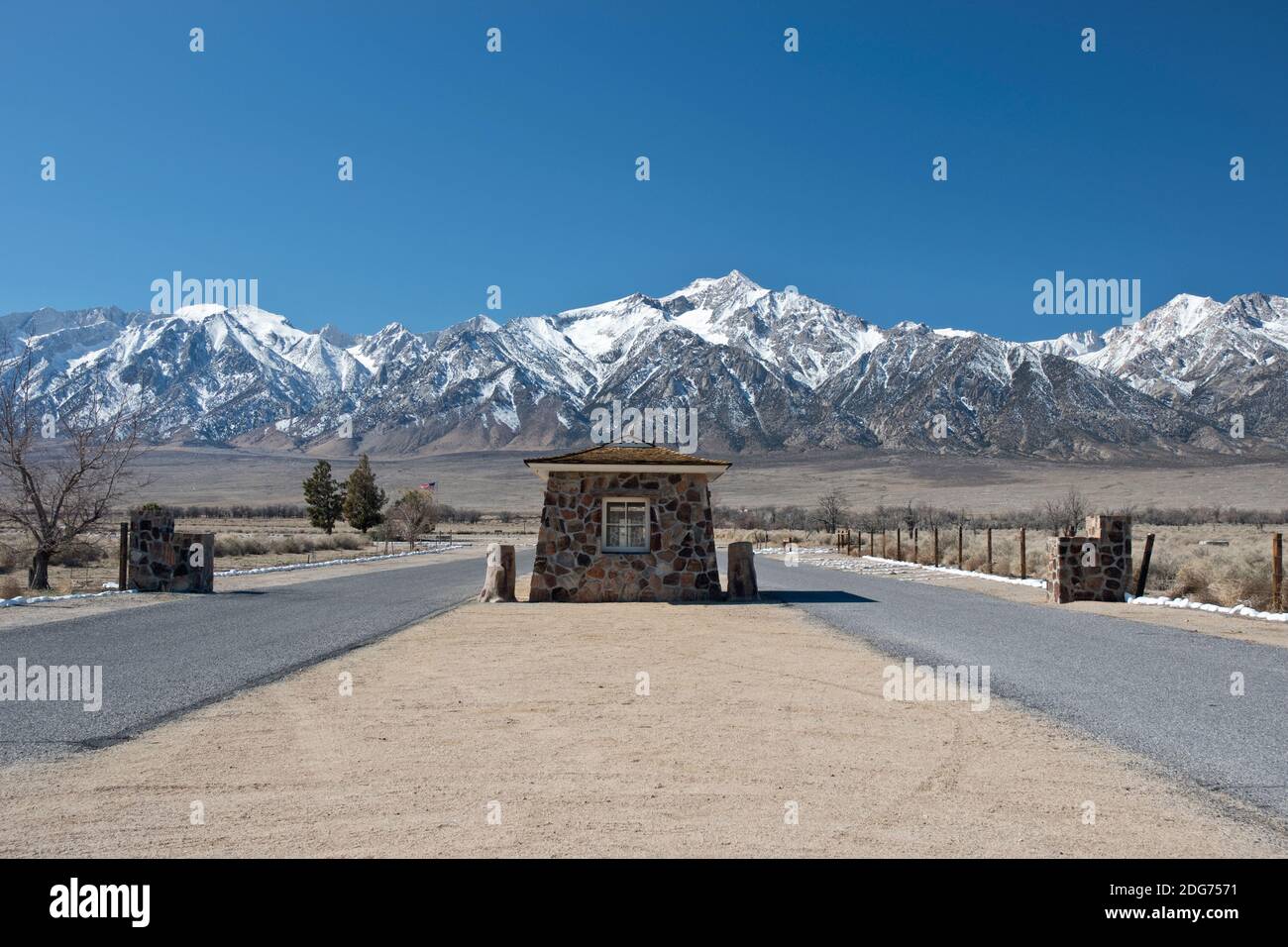 Manzanar internment camp 1942 hi-res stock photography and images - Alamy