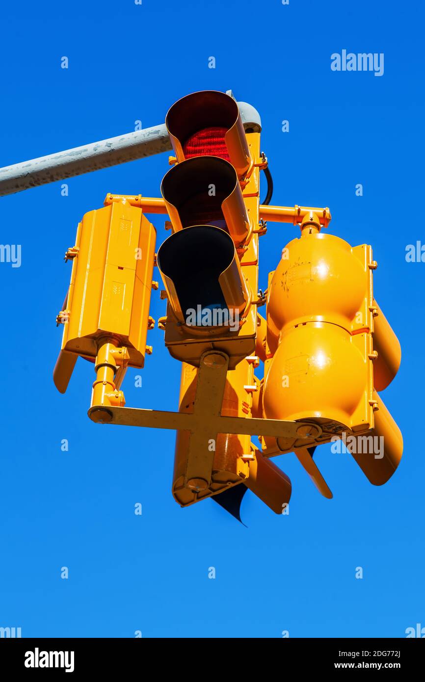 Typical yellow traffic lights in New York City Stock Photo - Alamy