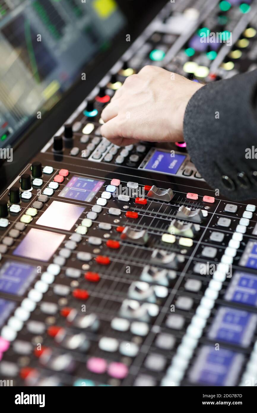 Live console hi-res stock photography and images - Alamy