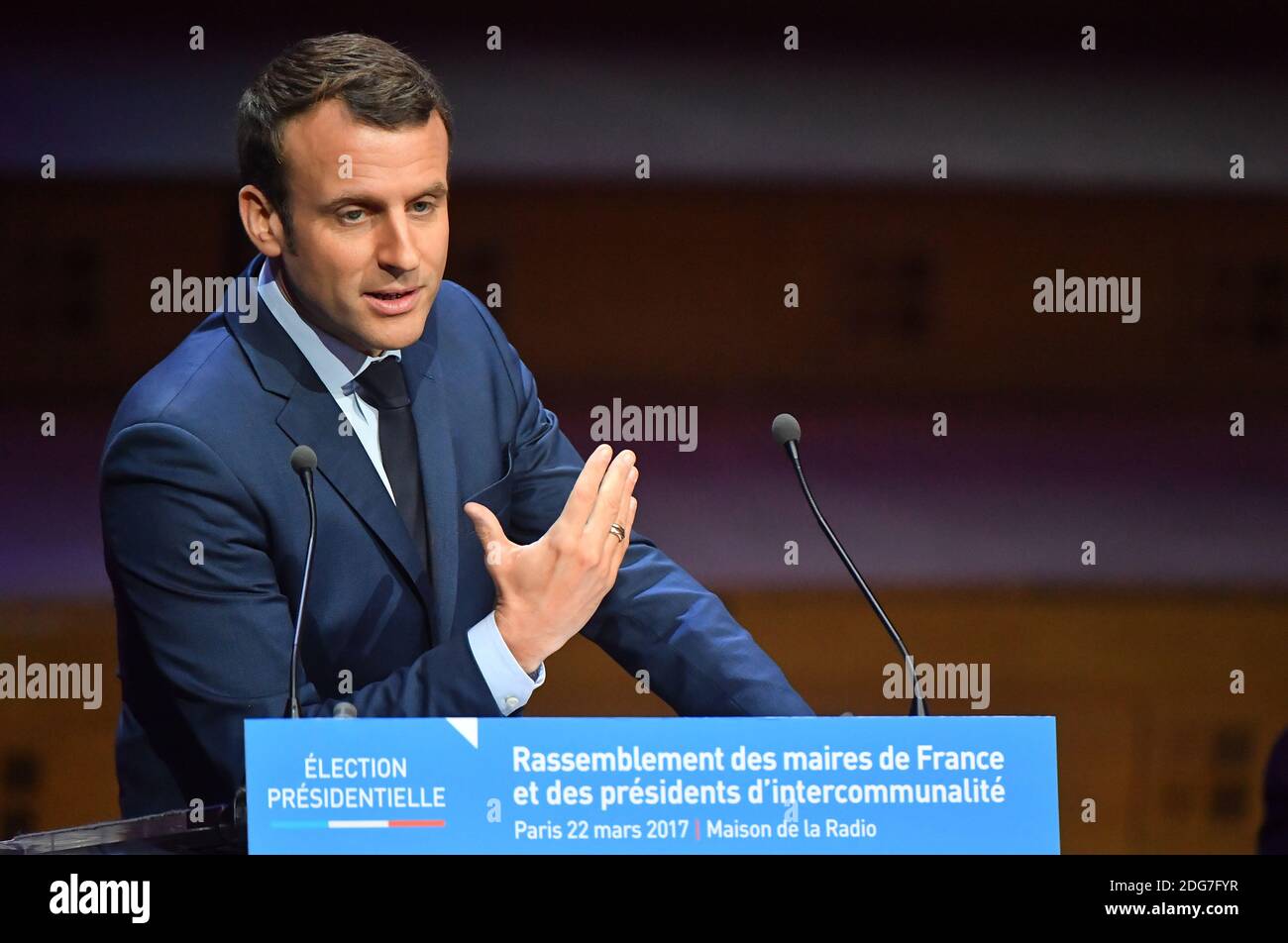 Former French Economy Minister and 'En Marche' (On the Move!) candidate ...