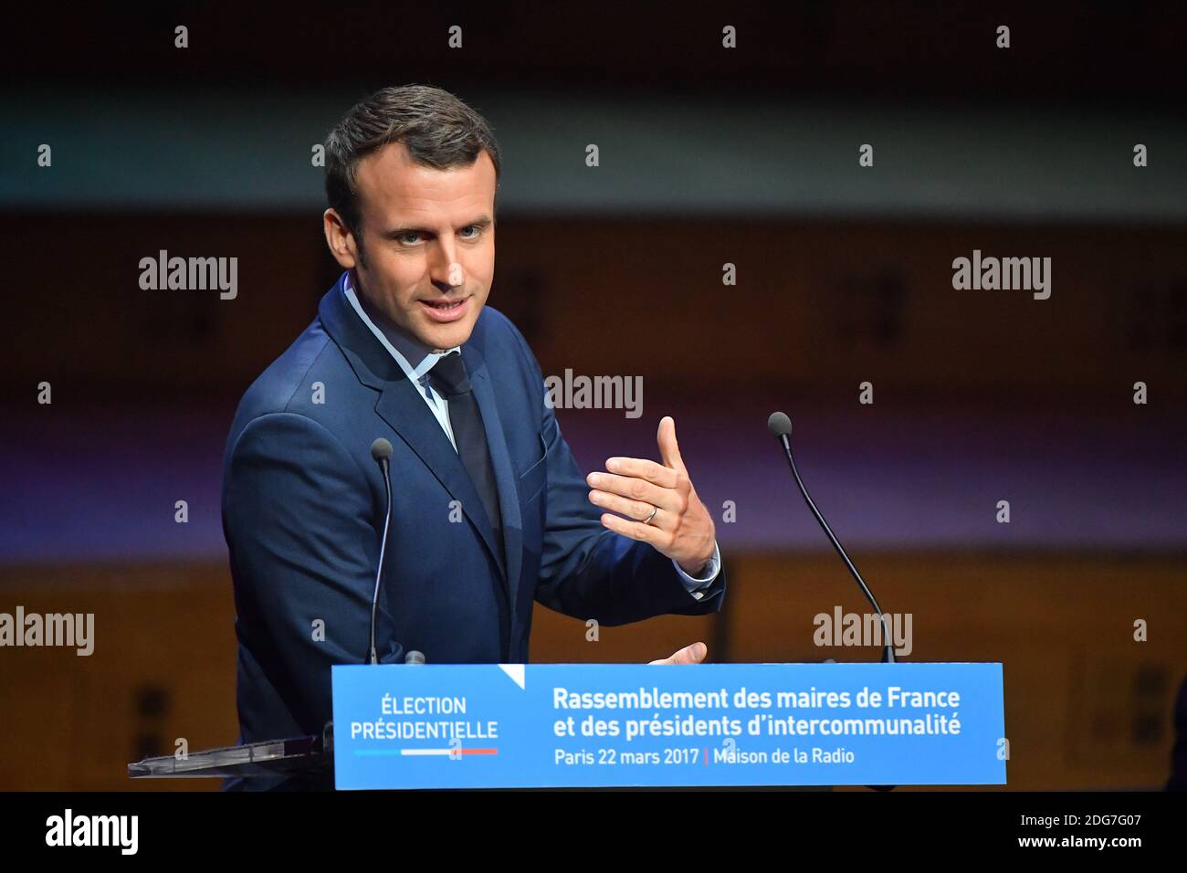 Former French Economy Minister and 'En Marche' (On the Move!) candidate ...