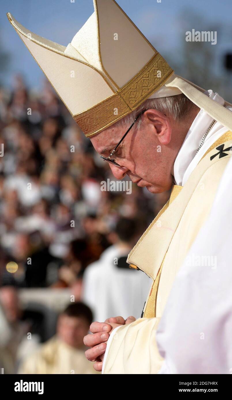 Visit of the pope to milan hi-res stock photography and images - Alamy