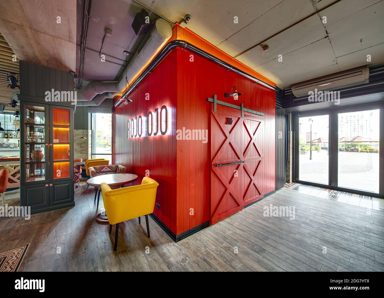 Restaurant entrance decoration hi-res stock photography and images - Alamy