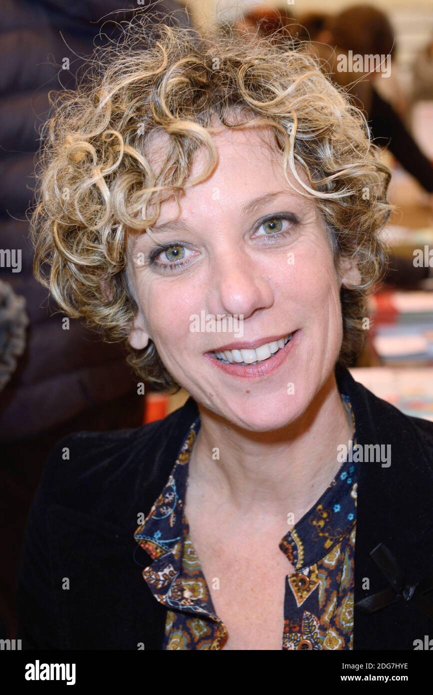 Elsa Ferrier (fille de Pef et membre du groupe Amipagaille) book ...