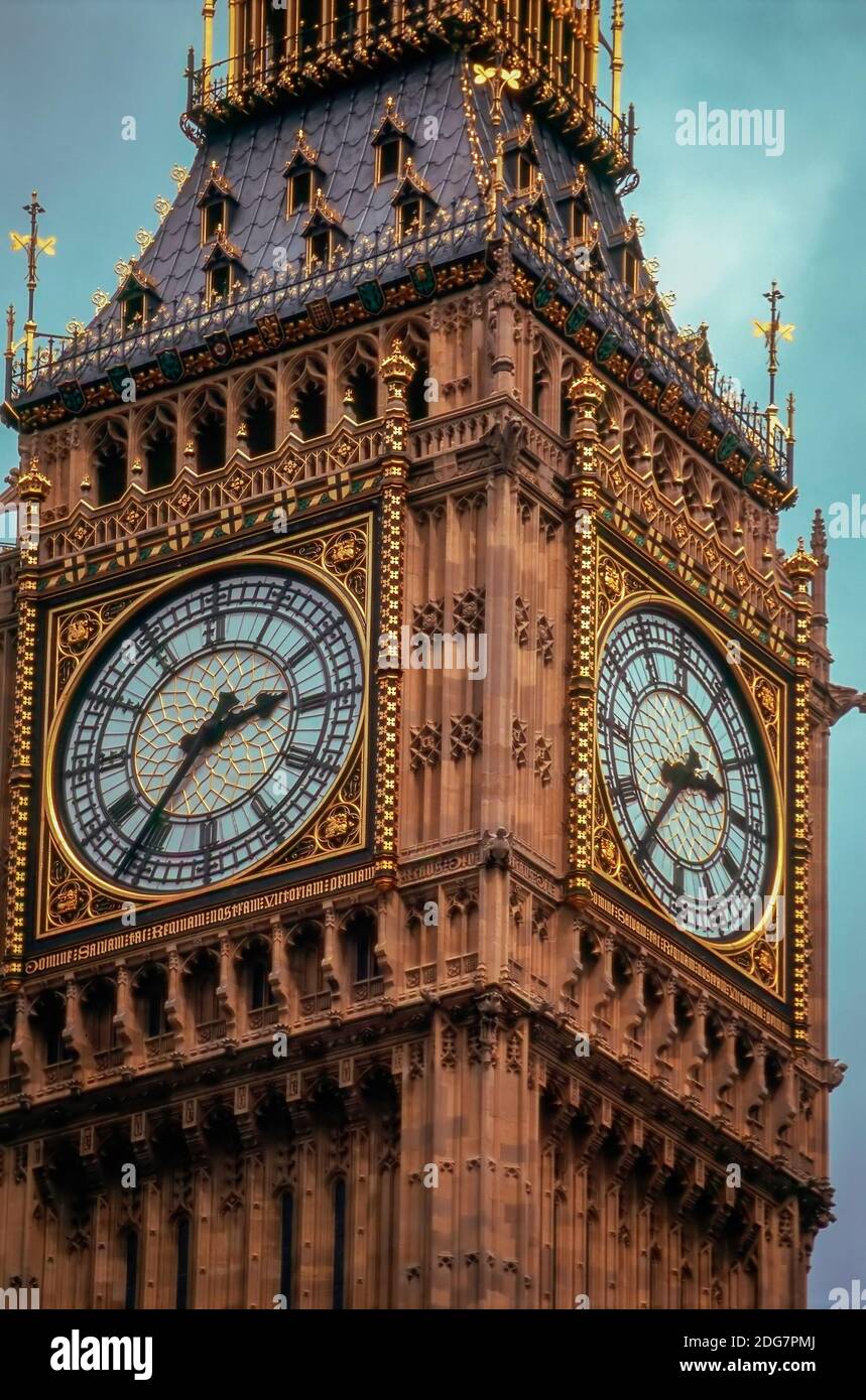 Big ben clock landmark tourist hi-res stock photography and images - Alamy