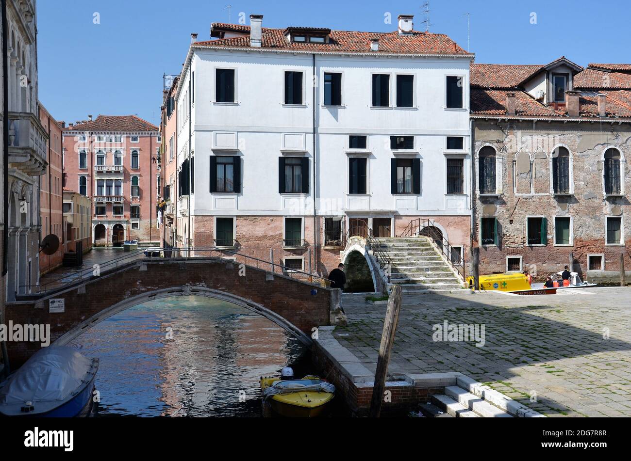Venice city backstreet canal and street Stock Photo - Alamy