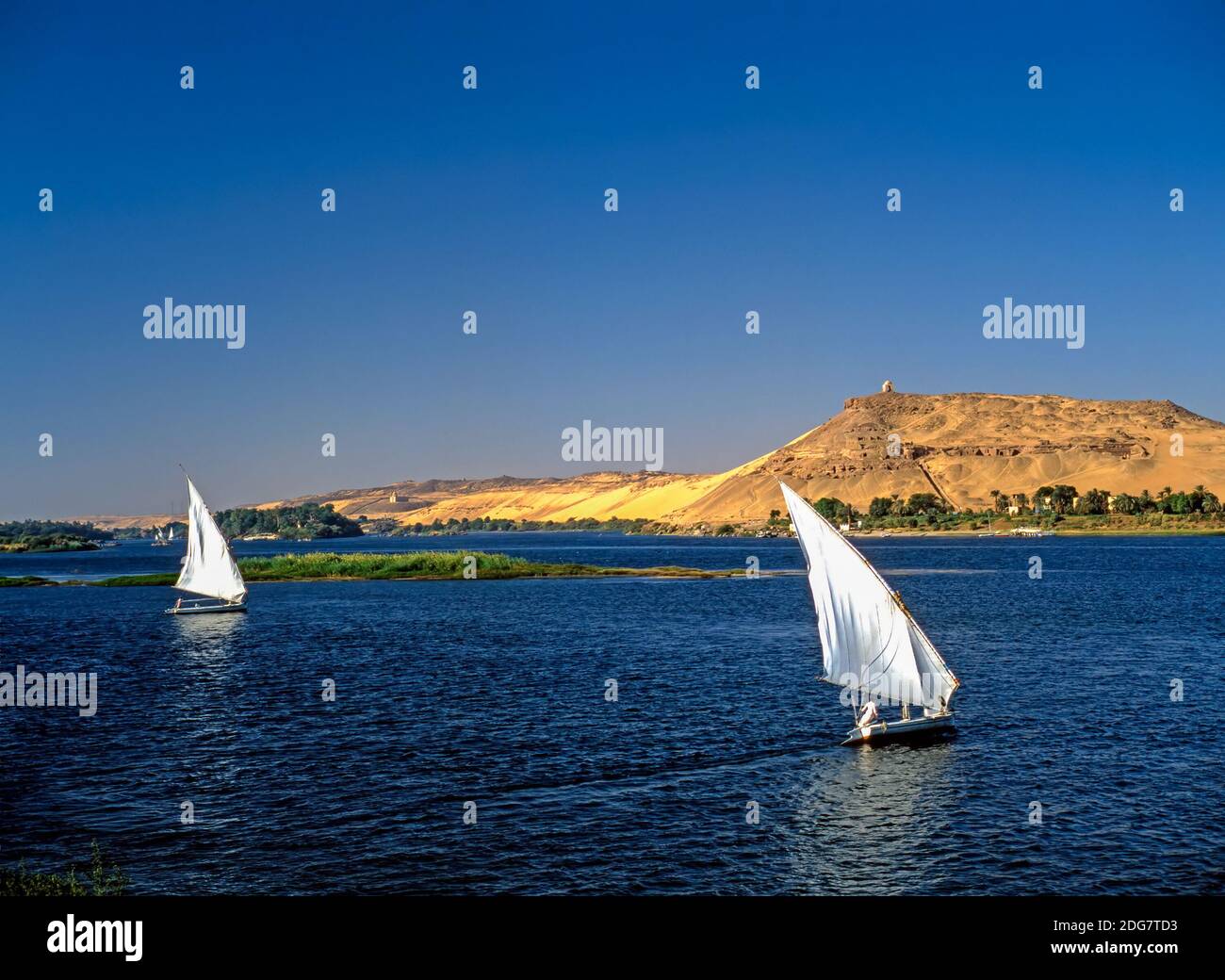 Feluccas nile river hi-res stock photography and images - Alamy