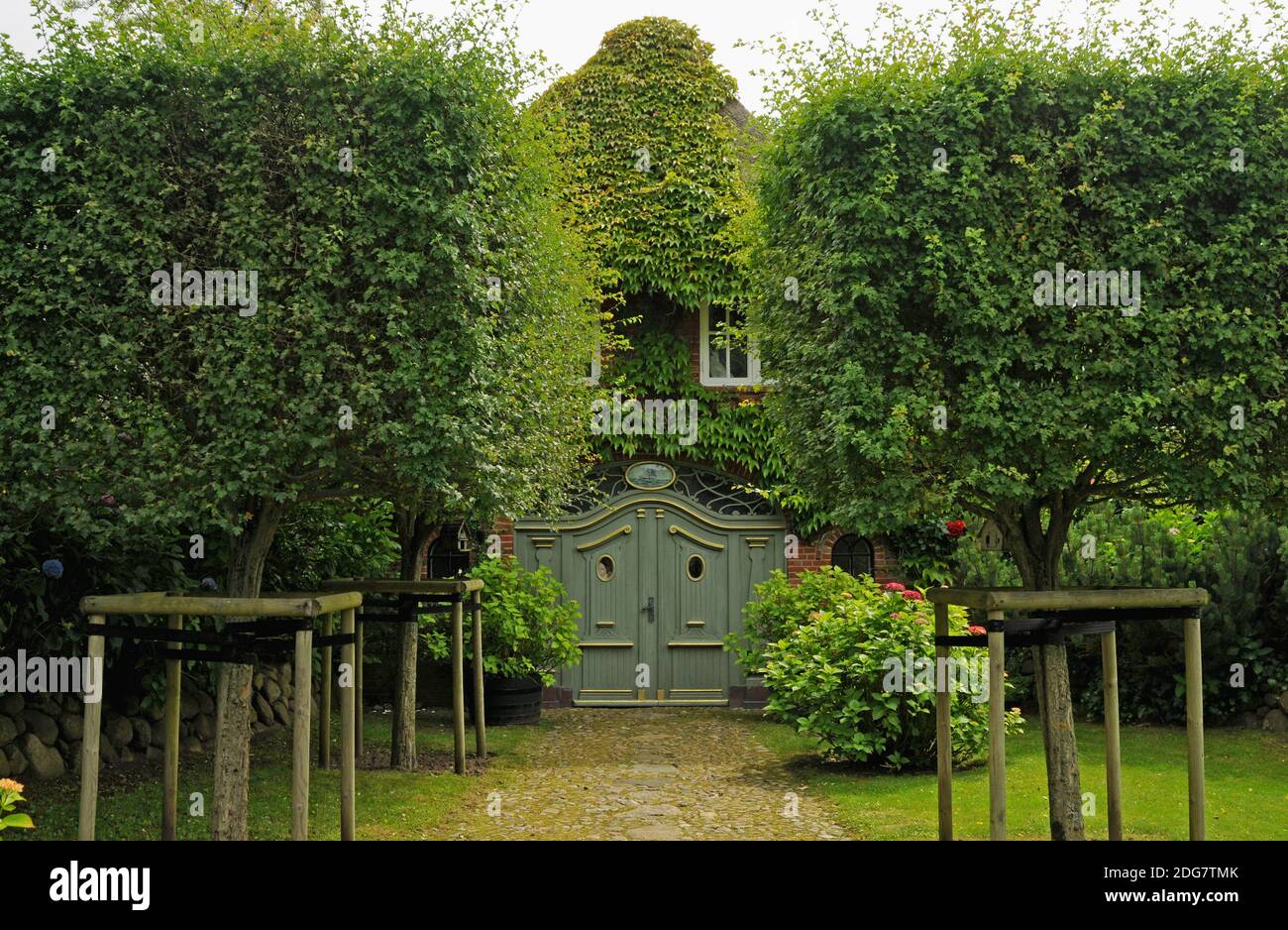 Friesian house hi-res stock photography and images - Alamy