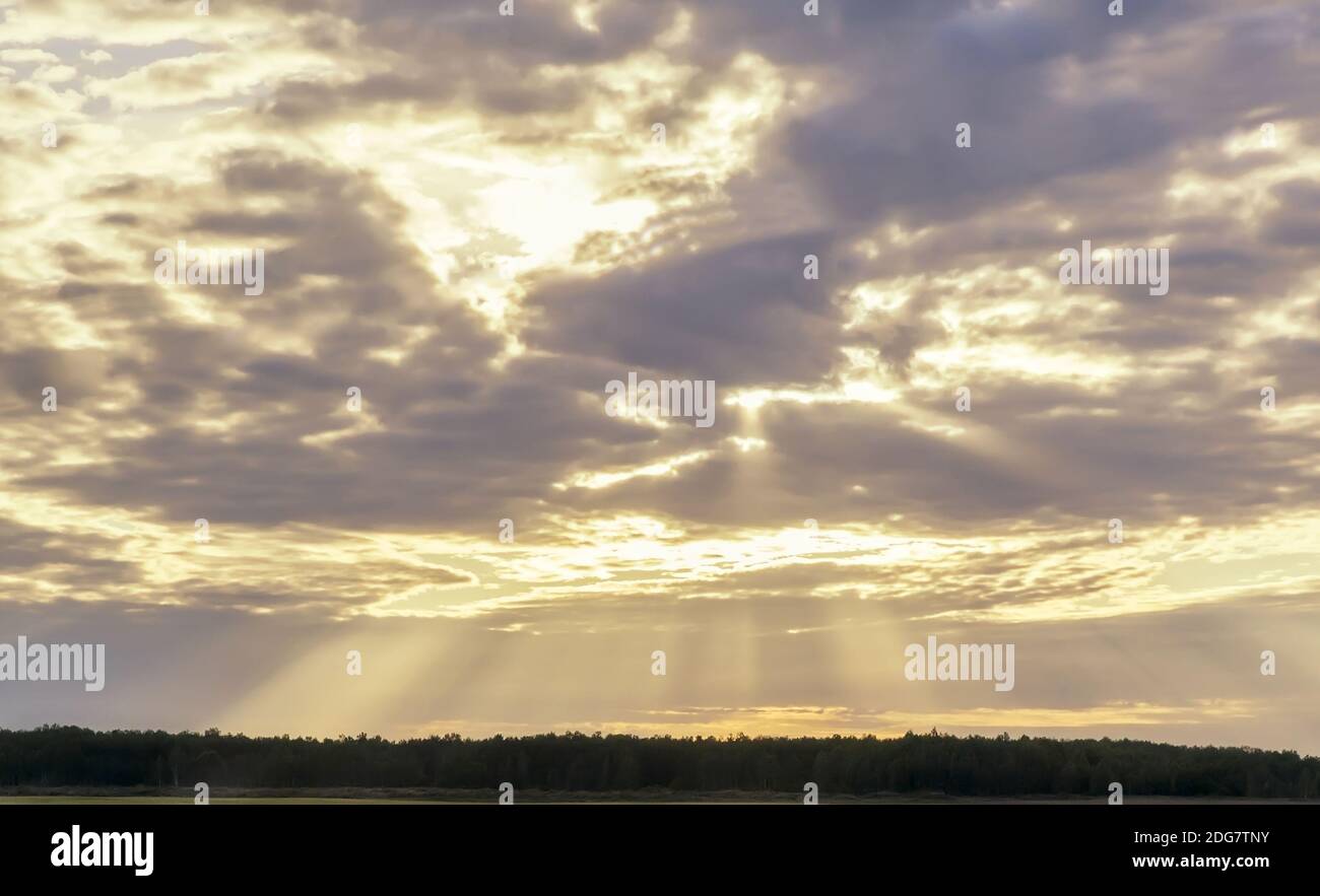 Cloudy morning sunrise hi-res stock photography and images - Alamy