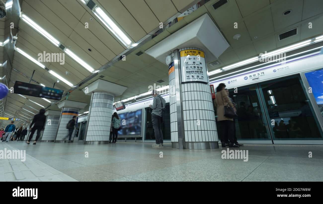 People on underground station in Seoul, South Korea Stock Photo - Alamy