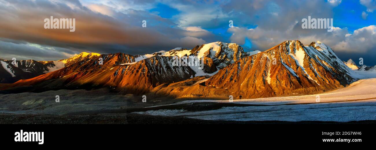 Altai tavan bogd national park hi-res stock photography and images - Alamy