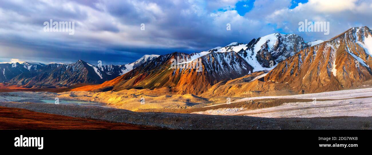 Altai Tavan Bogd National Park Stock Photo - Alamy